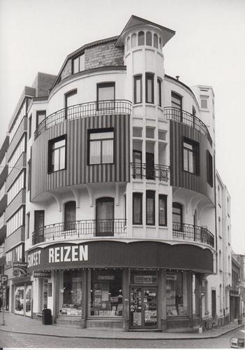 Hoekhuis ontworpen door Louis Cloquet | Inventaris Onroerend Erfgoed